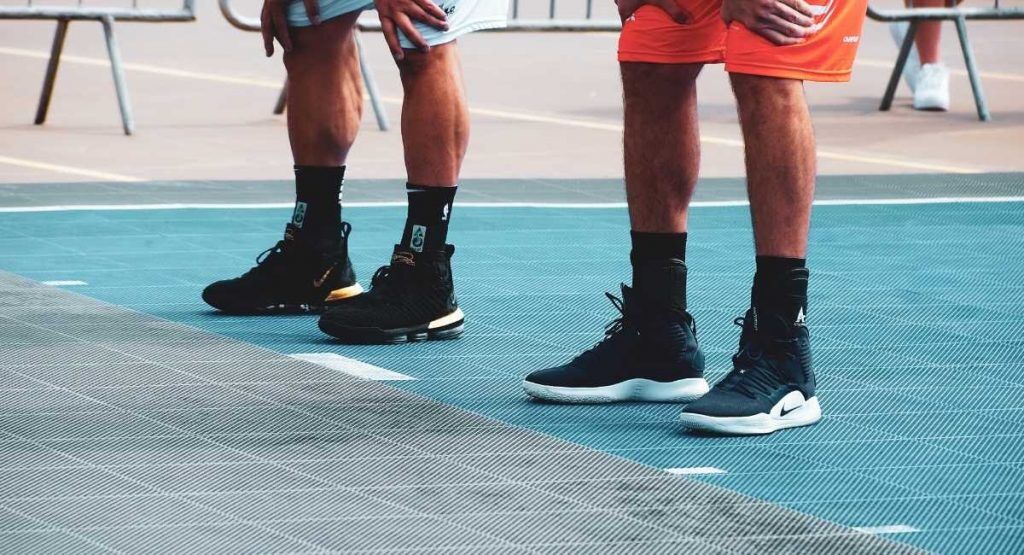 What is the average foot size for Men in the US?